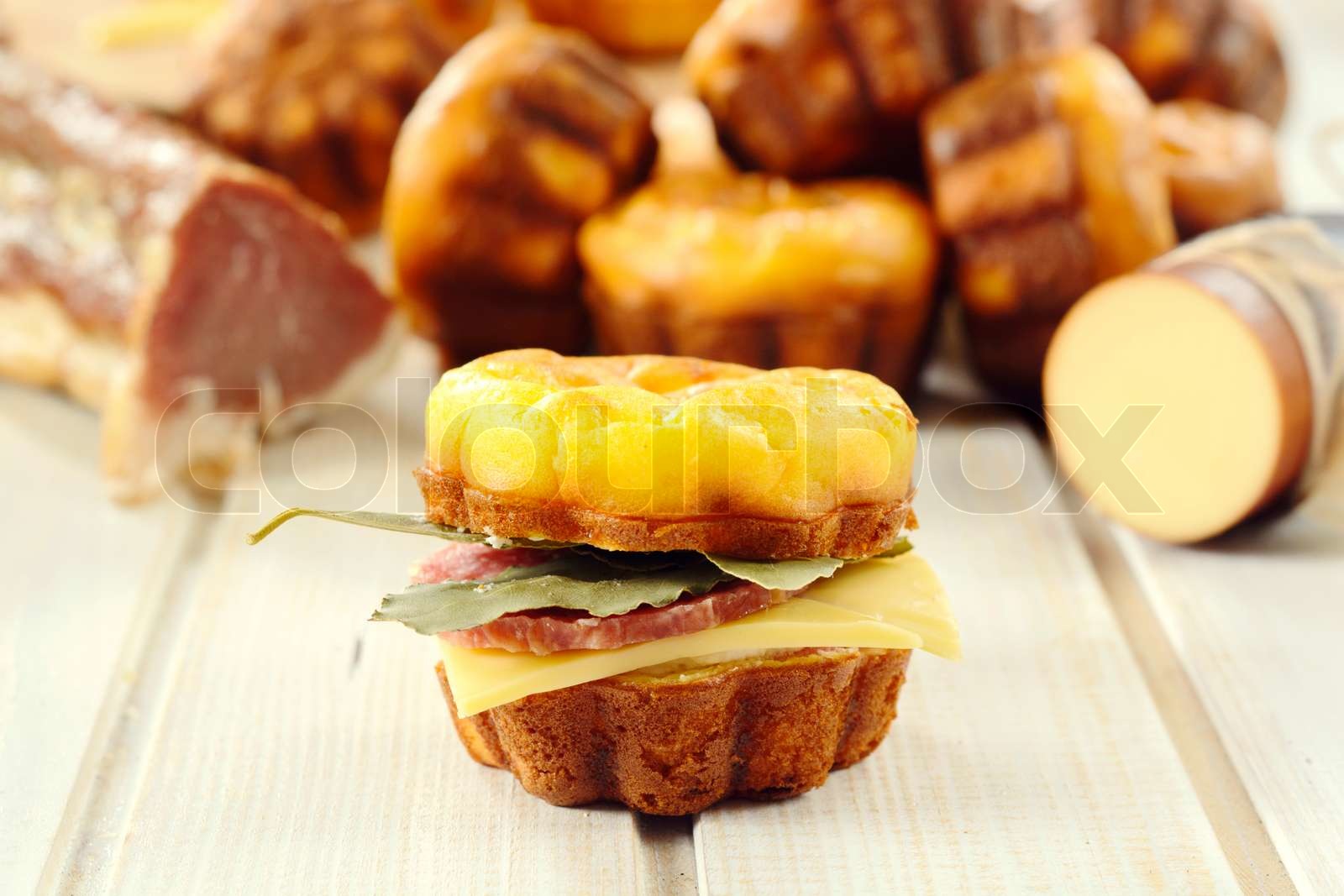 Wurst-sandwich | Stock Bild | Colourbox