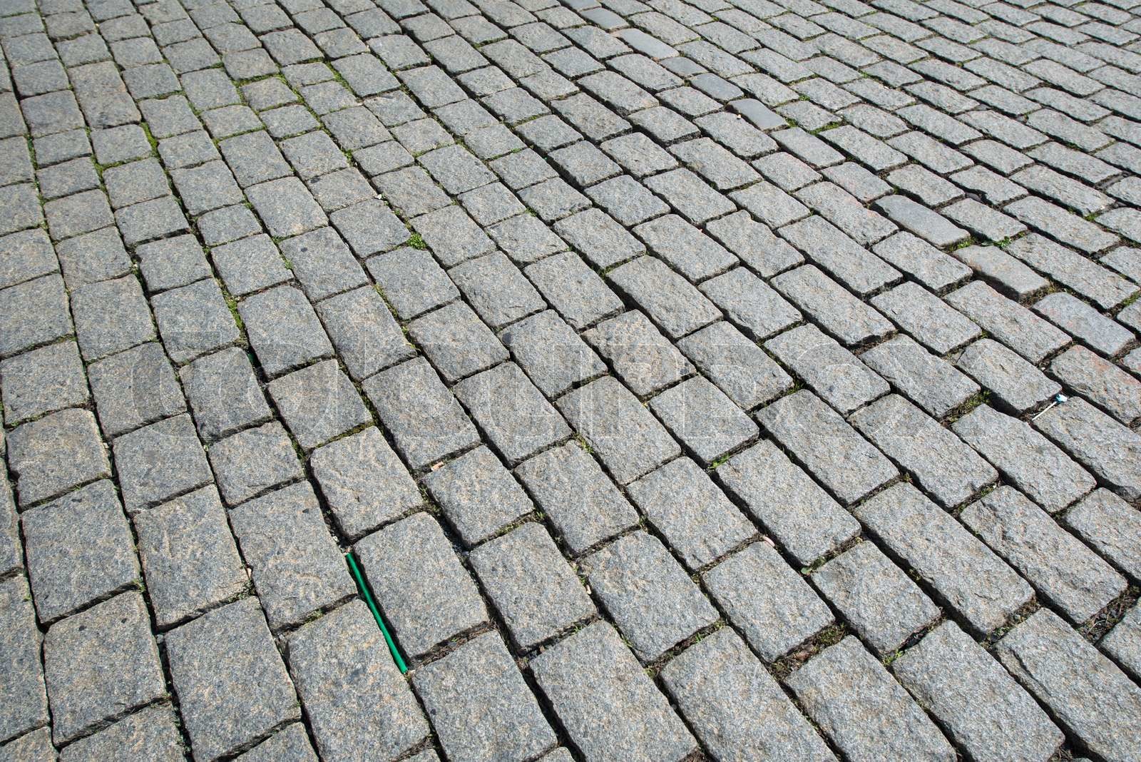 alte Straße mit den Pflastersteinen gepflastert | Stock Bild | Colourbox