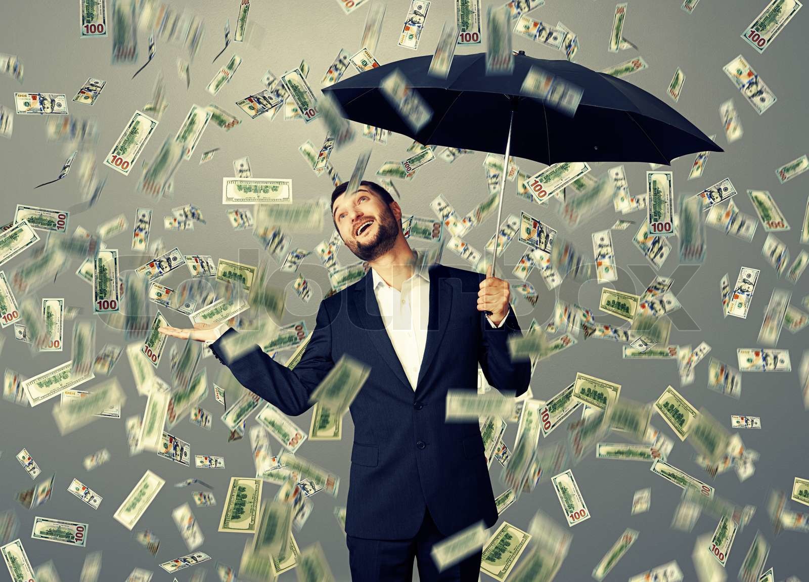 Mann, der unter Geld-Regen | Stock Bild | Colourbox