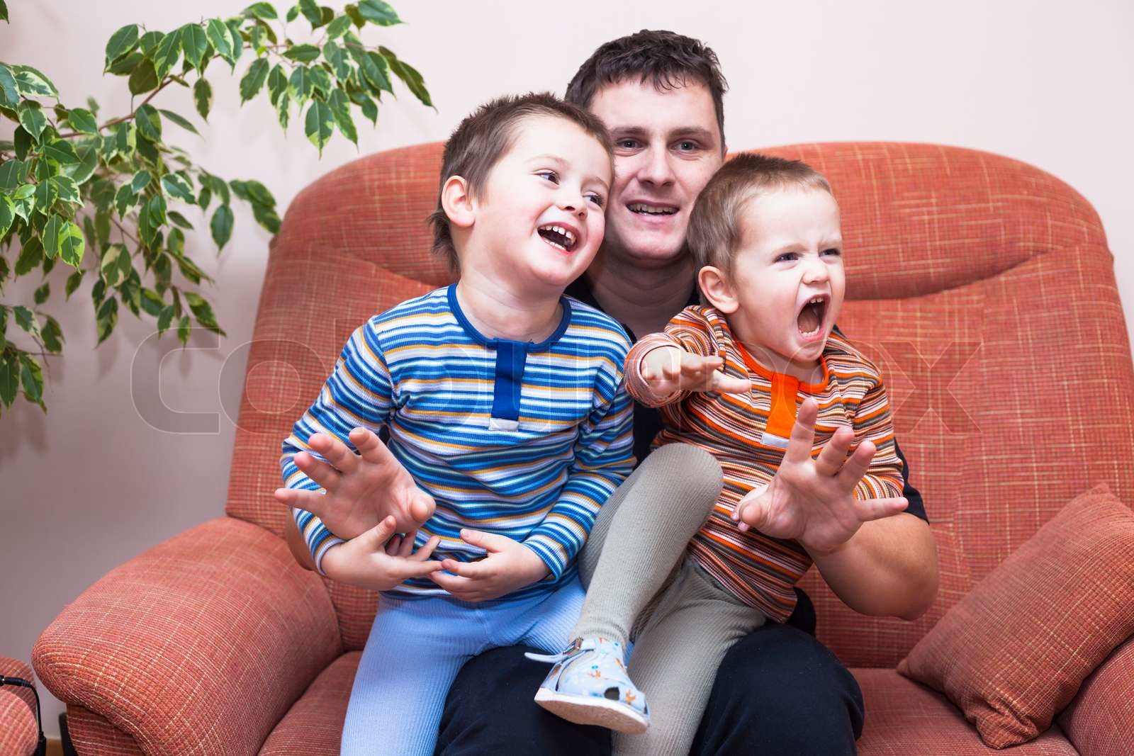 glückliche Kinder Jungen Lachen mit daddy | Stock Bild | Colourbox