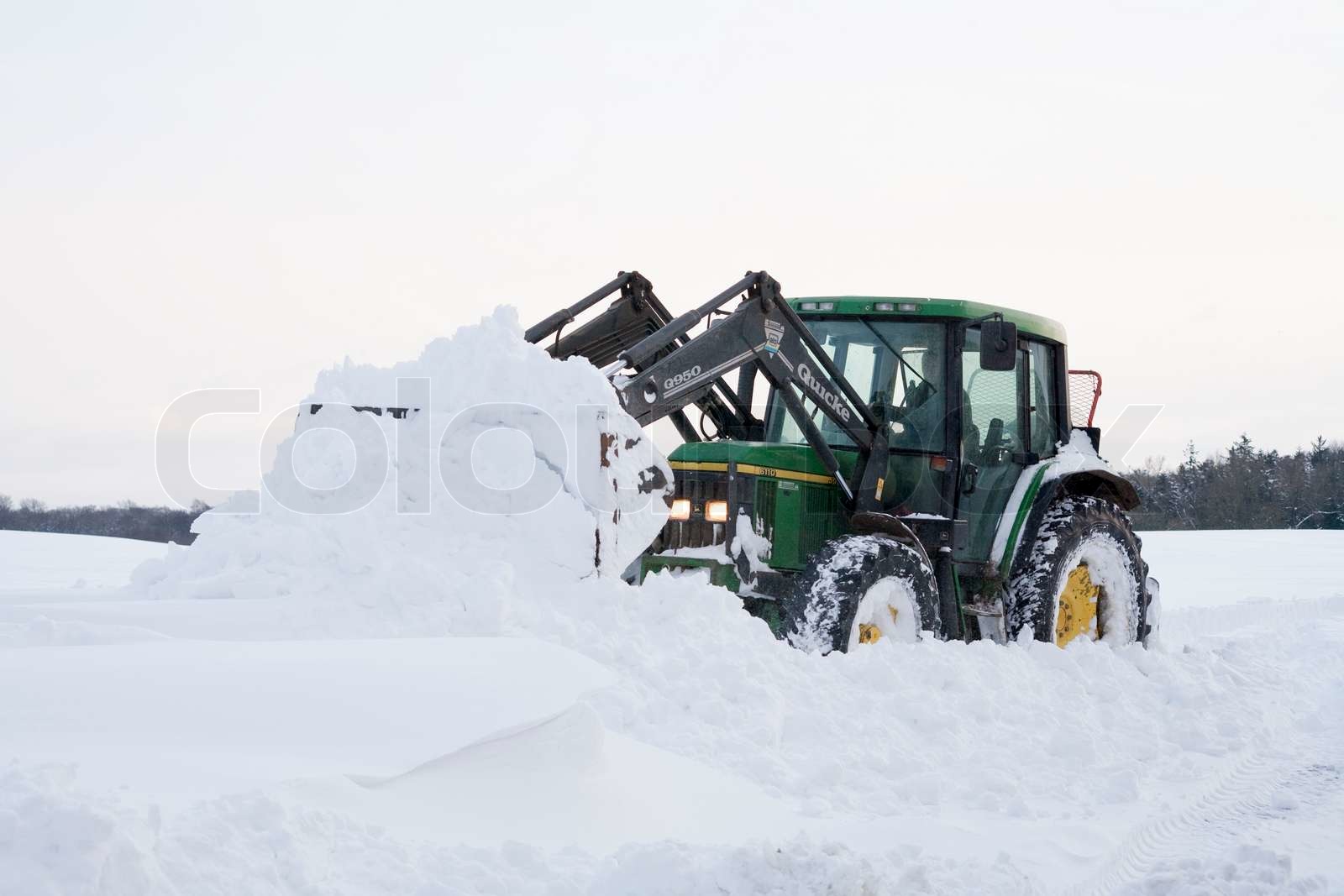 Snerydning med en traktor | Stock foto | Colourbox