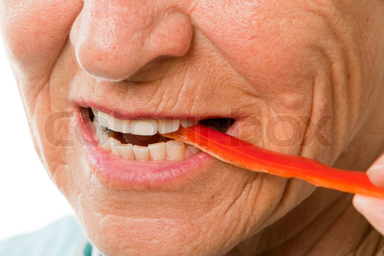 Nærbillede af en ældre dame der spiser | Stock foto | Colourbox