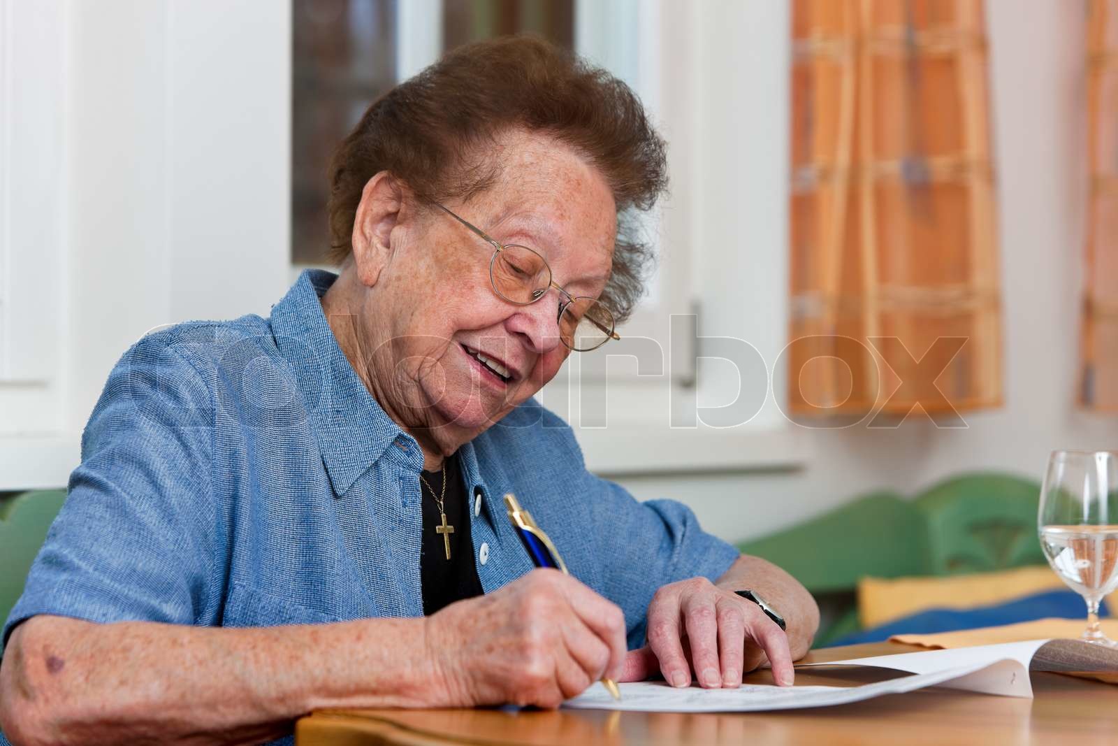 schreiben, alt, mensch | Stock Bild | Colourbox