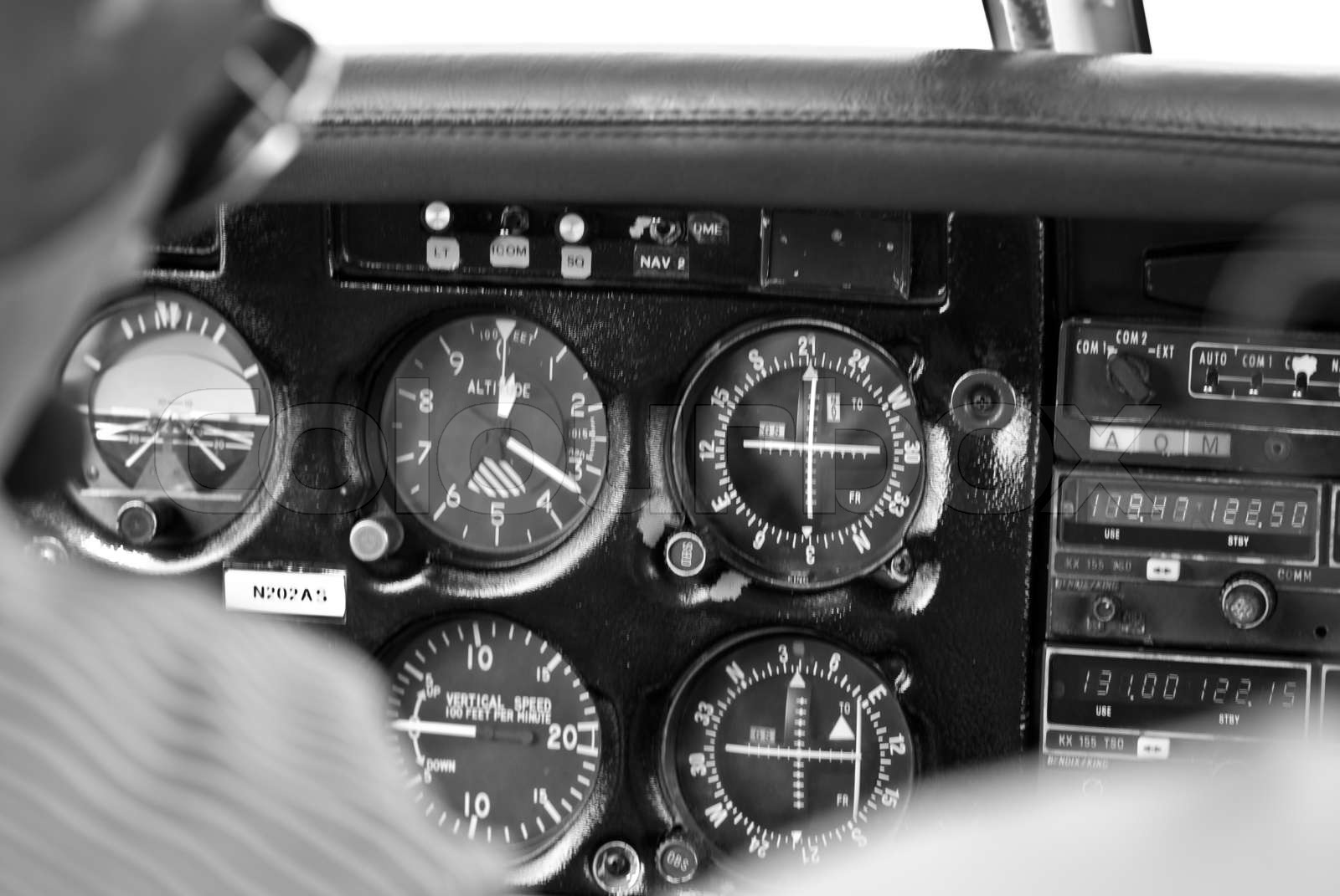 Nahaufnahme von Messgeräten im Flugzeug-Cockpit | Stock Bild | Colourbox