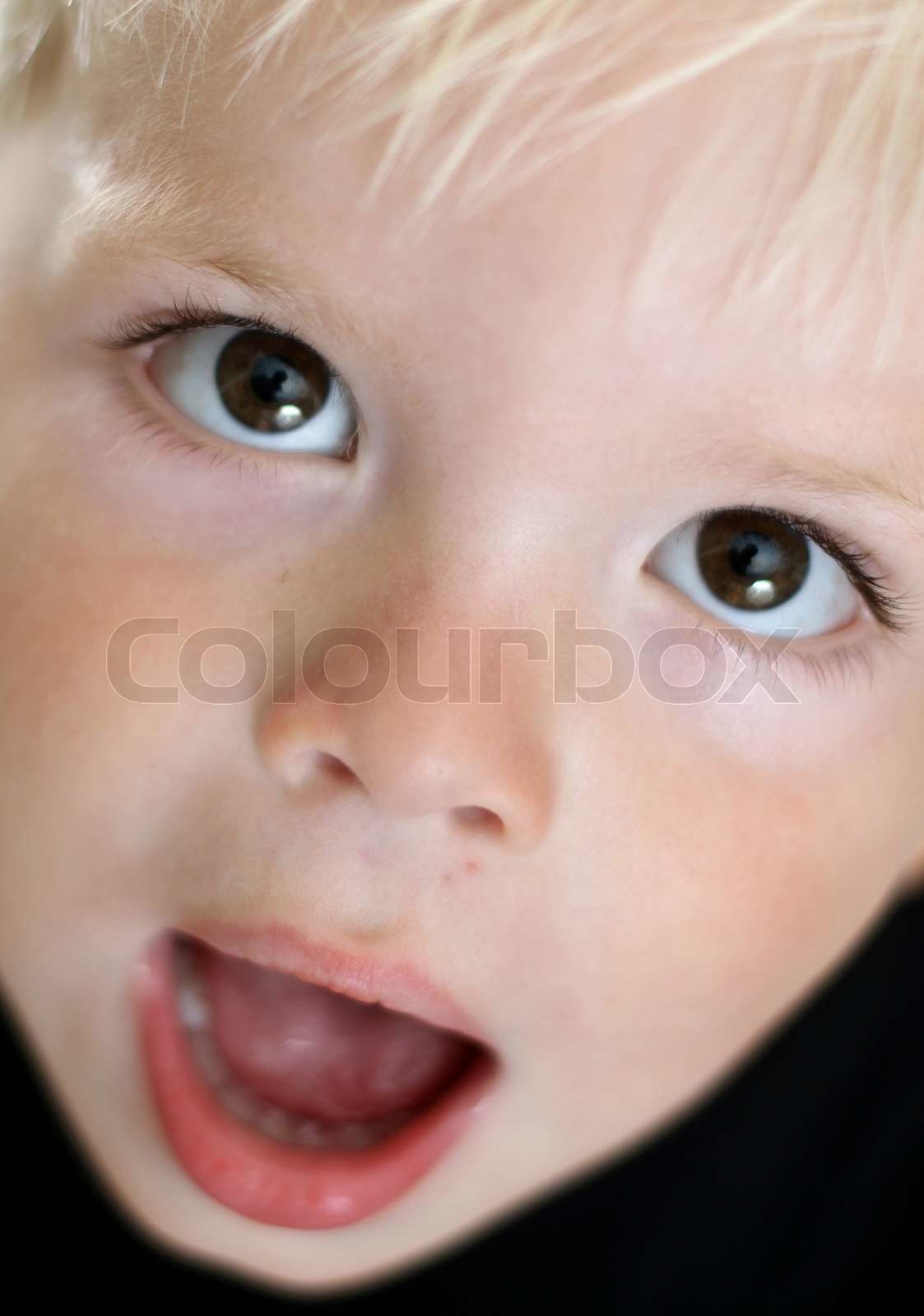 Close-up af søde små drenge ansigt | Stock foto | Colourbox