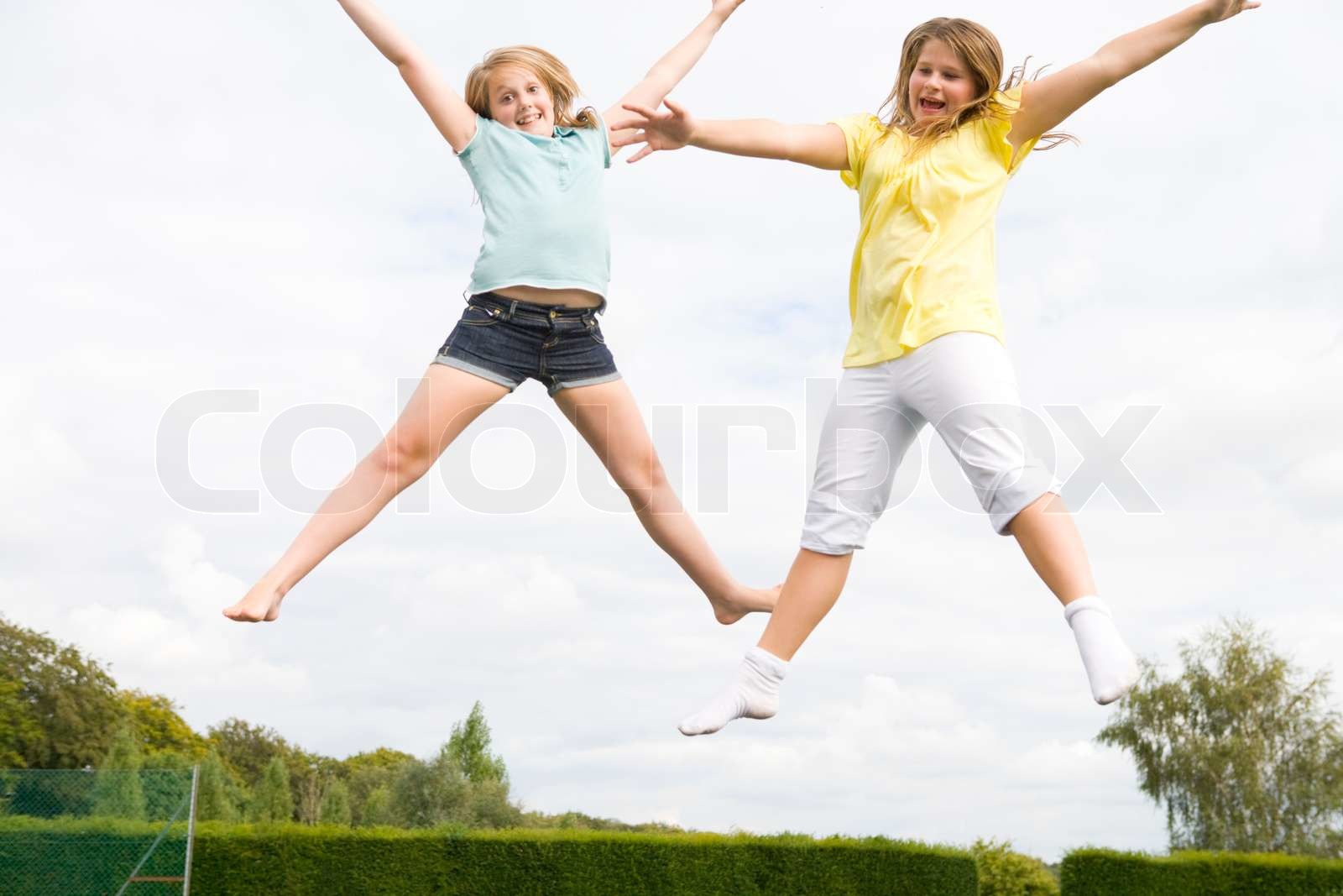 sprung, trampolin, kinder | Stock Bild | Colourbox