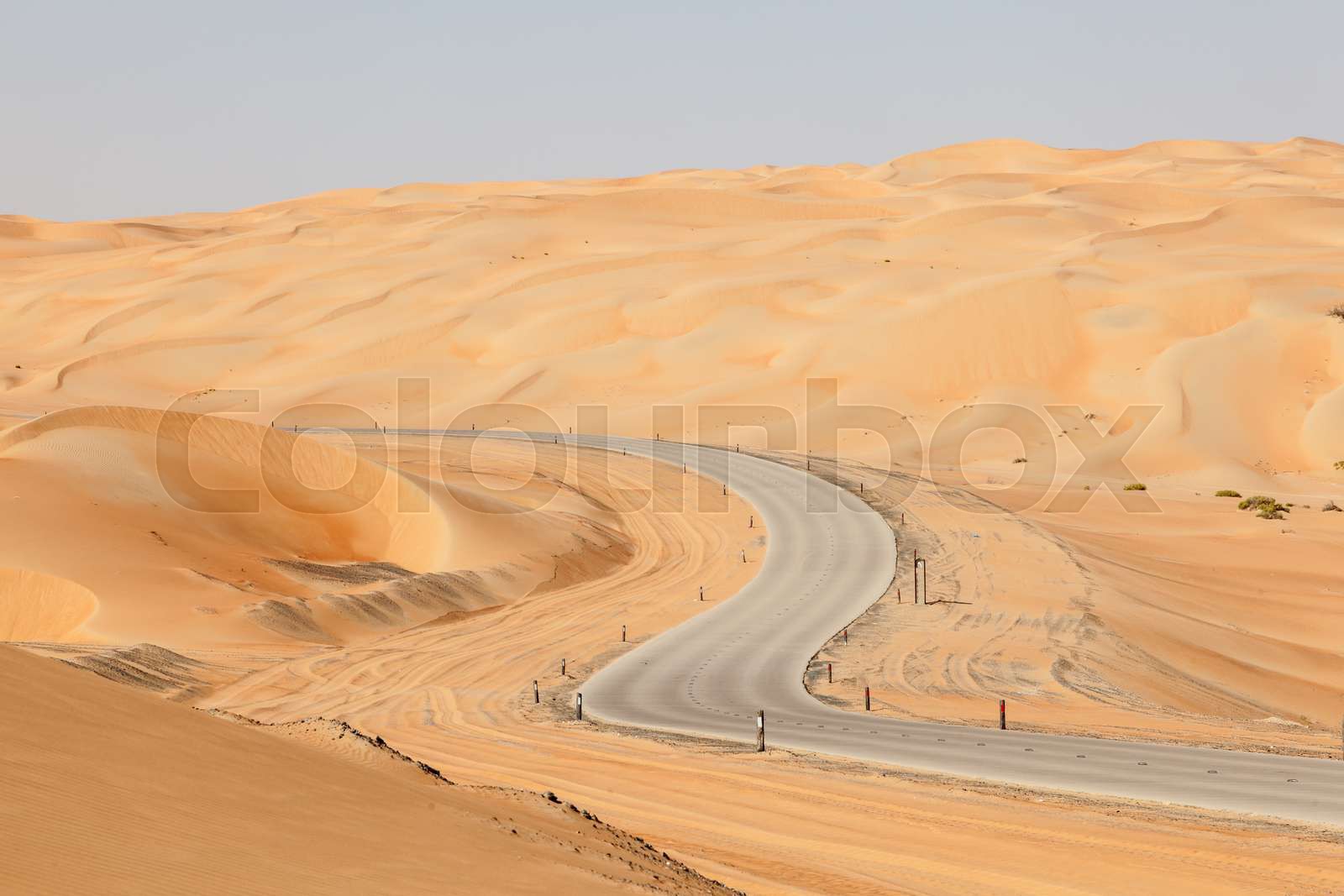 Road through the desert in Liwa Oasis area, Emirate of Abu Dhabi ...