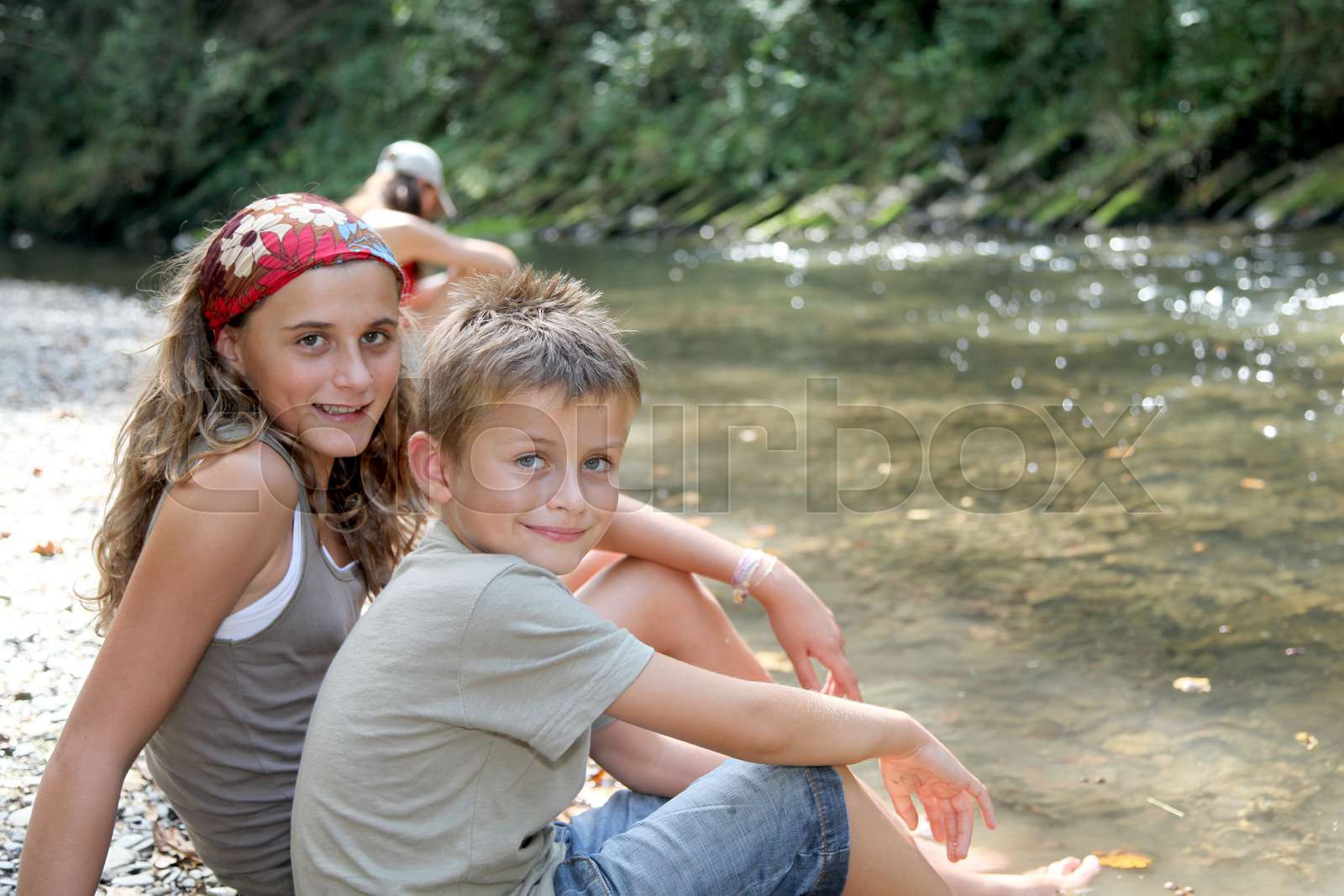 kinder, berg, bach | Stock Bild | Colourbox