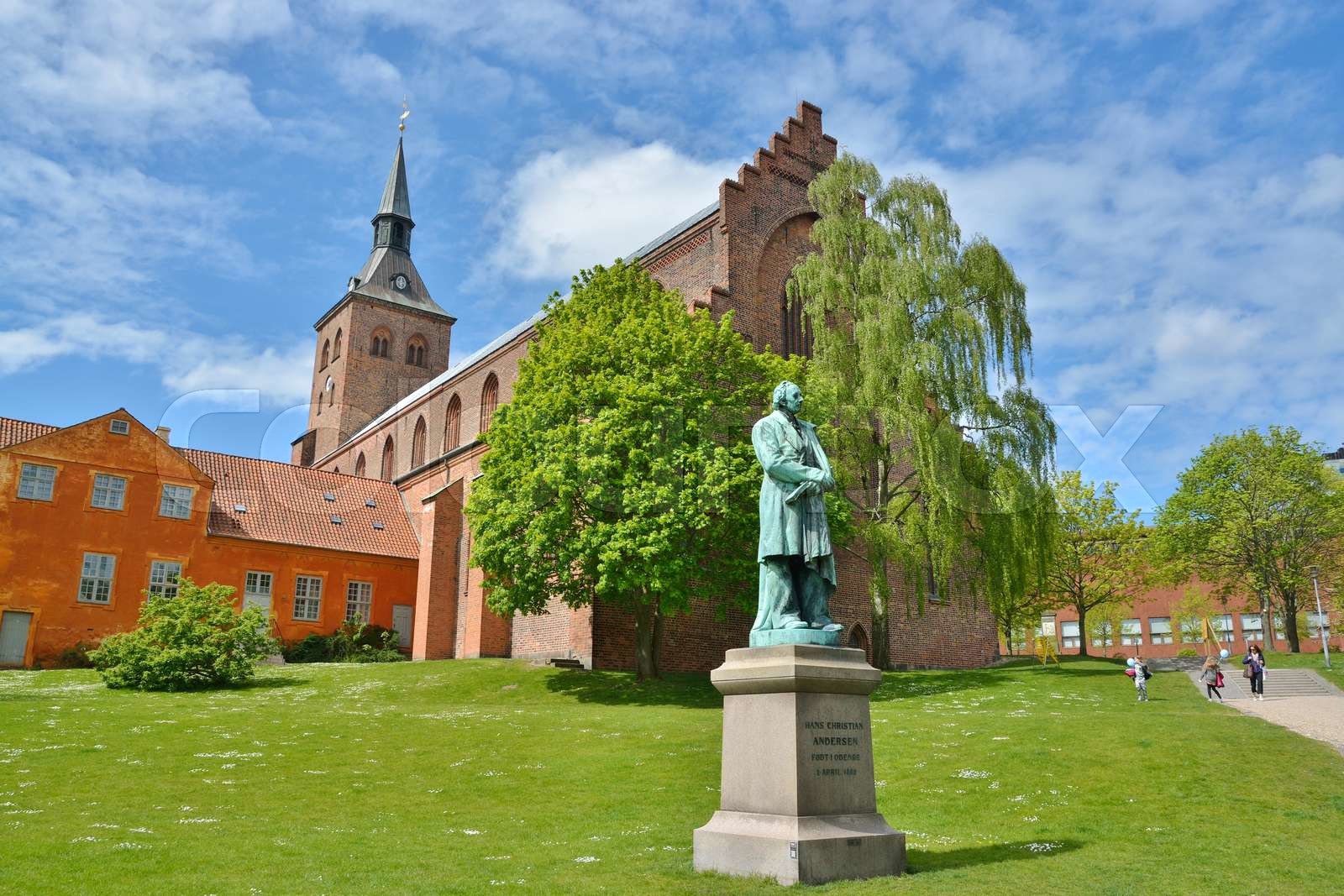 Sankt Knudskirke i Odense og Eventyrhaven | Stock foto | Colourbox