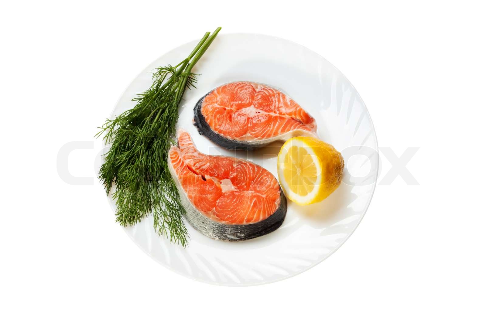 Skiver af en frisk laks citron og fennikel isoleret på en hvid baggrund ...