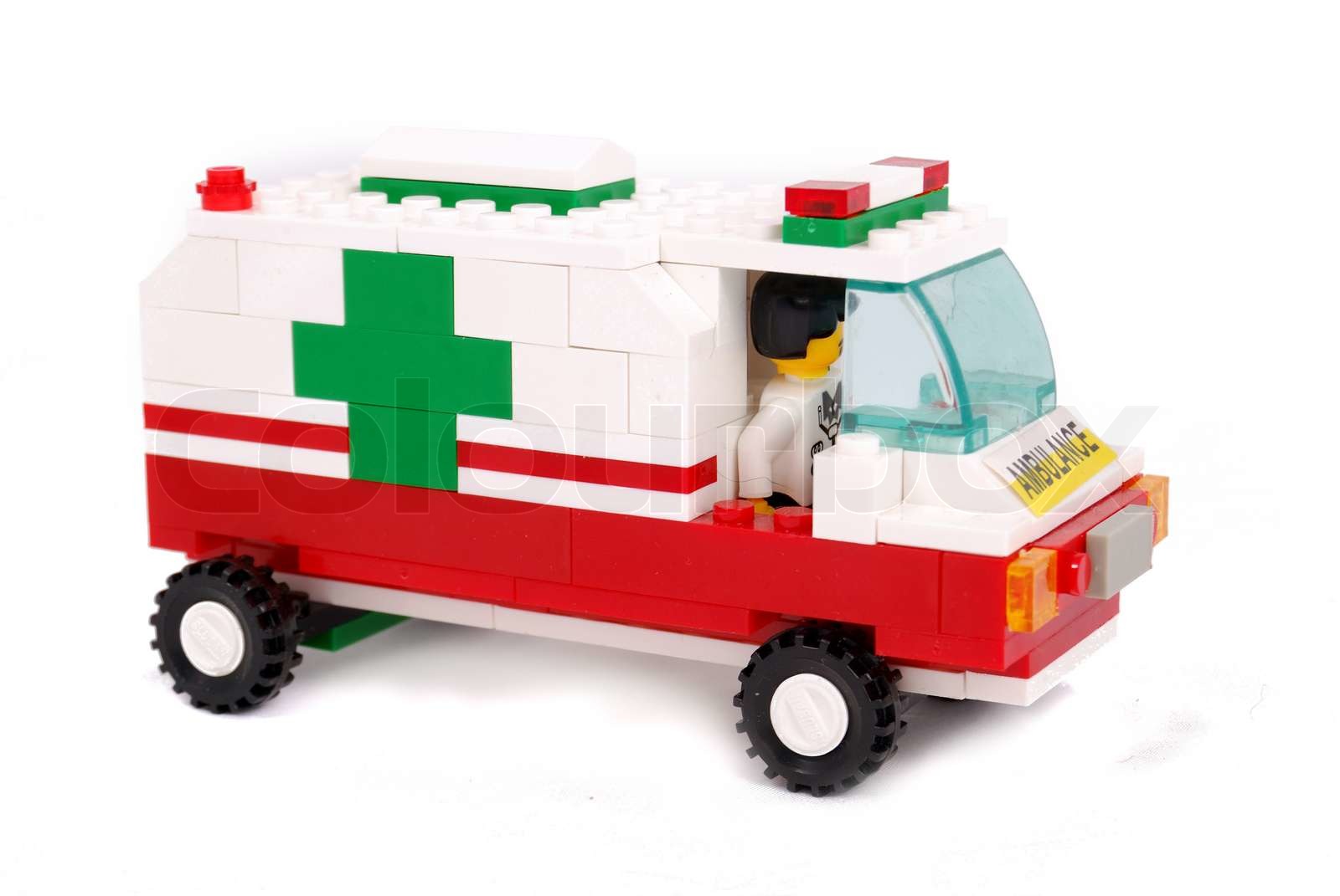 Akut ambulance bil, isoleret på hvid baggrund. | Stock foto | Colourbox