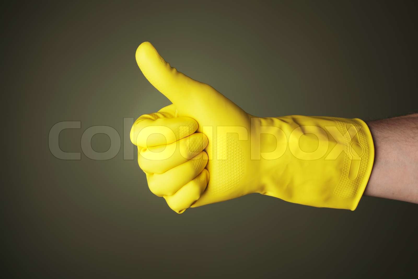 En hånd iført en gul beskyttende gummi handske betyder "tommelfinger op ...