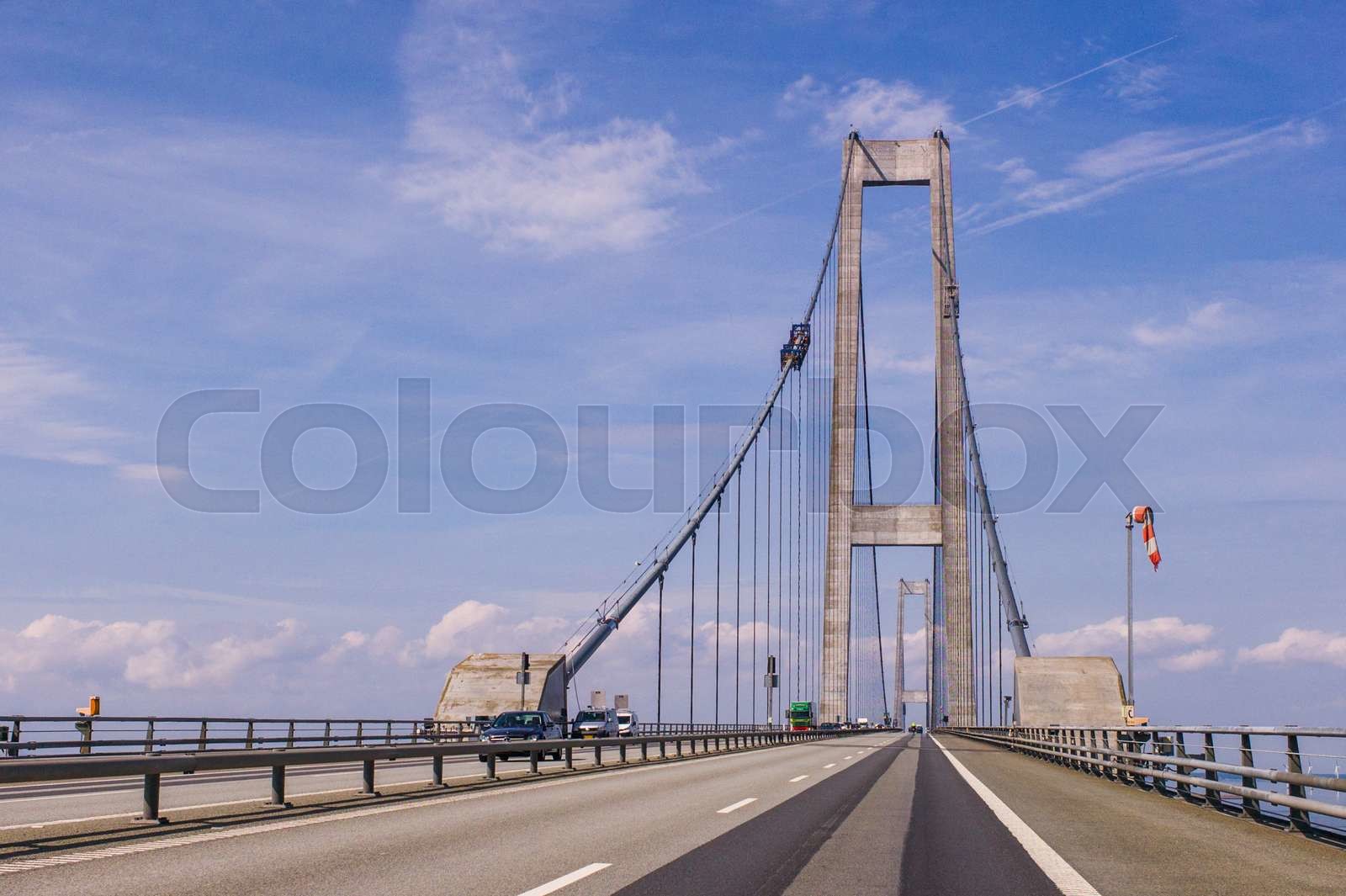 Storebæltsbroen på en sommerdag. | Stock foto | Colourbox