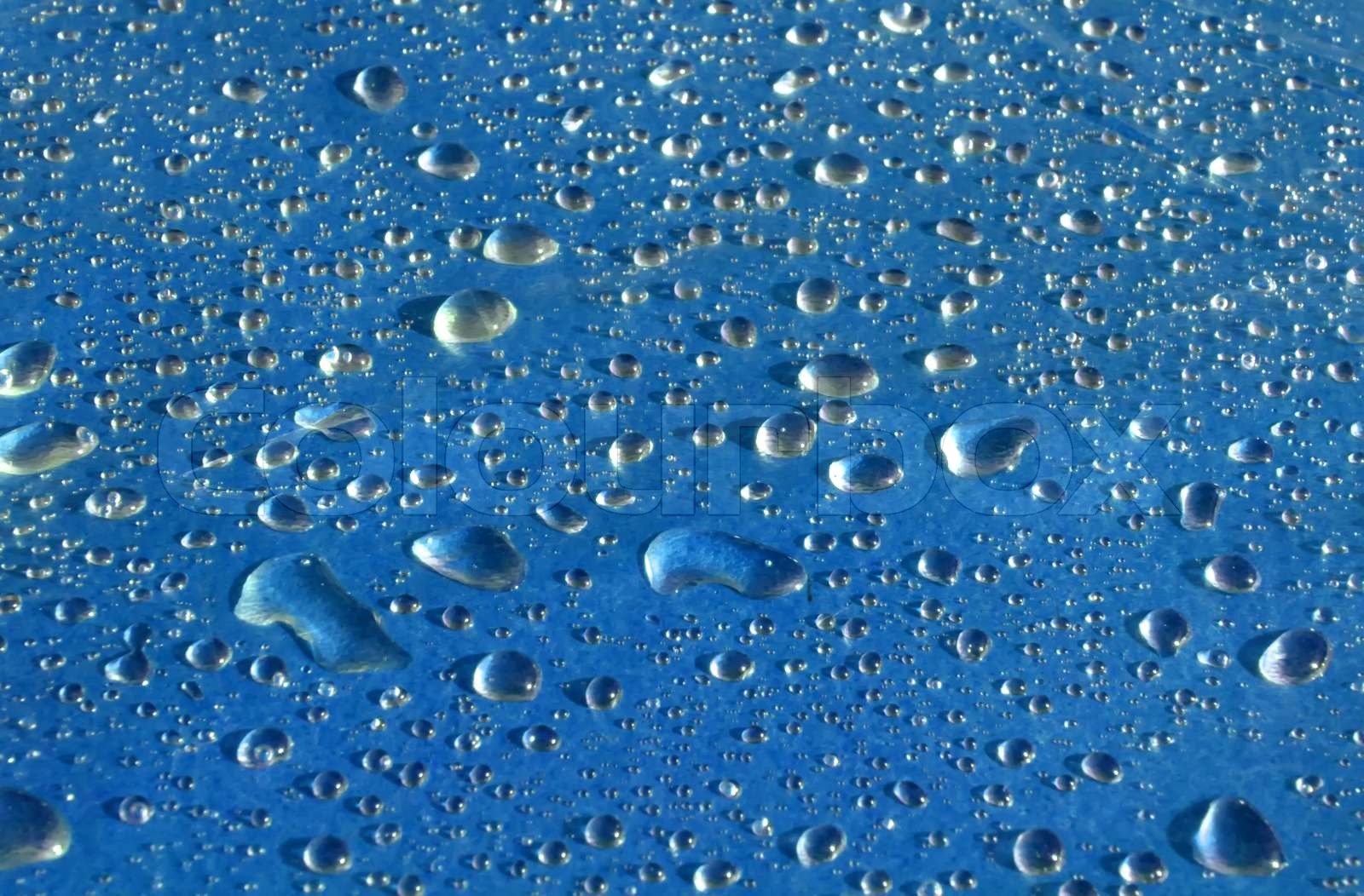 Blue Wassertropfen Hintergrund mit großen und kleinen Tropfen | Stock ...