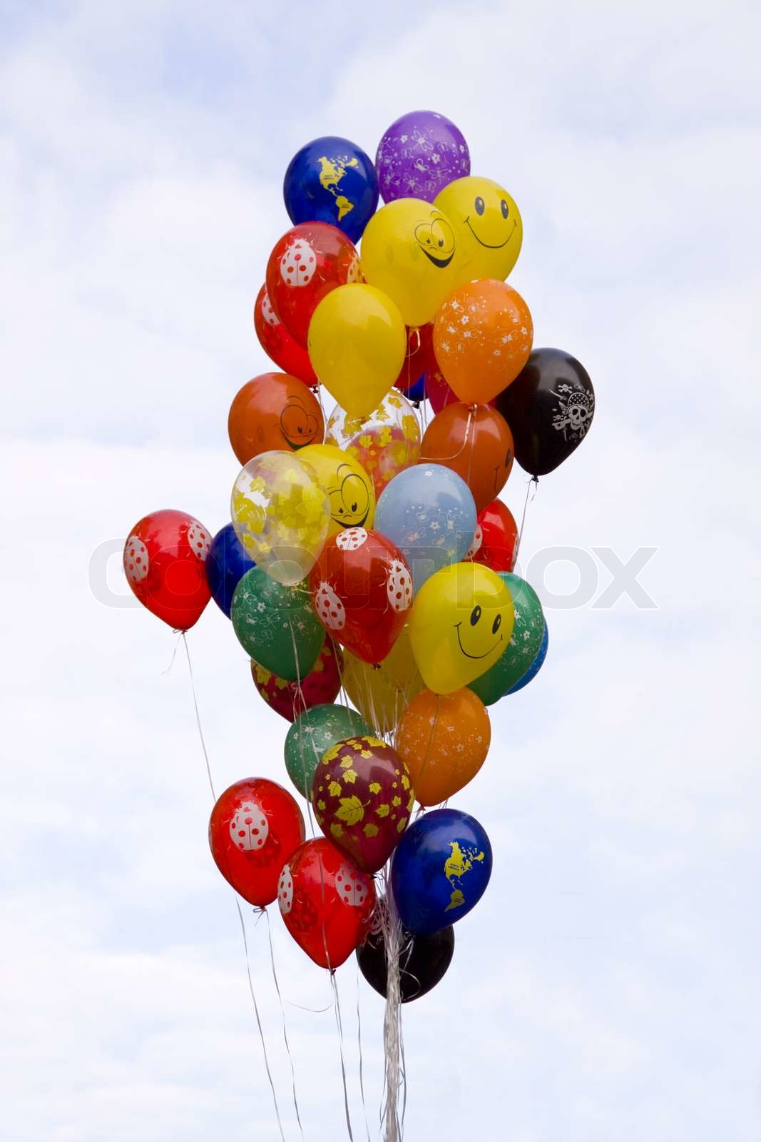 Luftballons bunt fliegen nach oben | Stock Bild | Colourbox