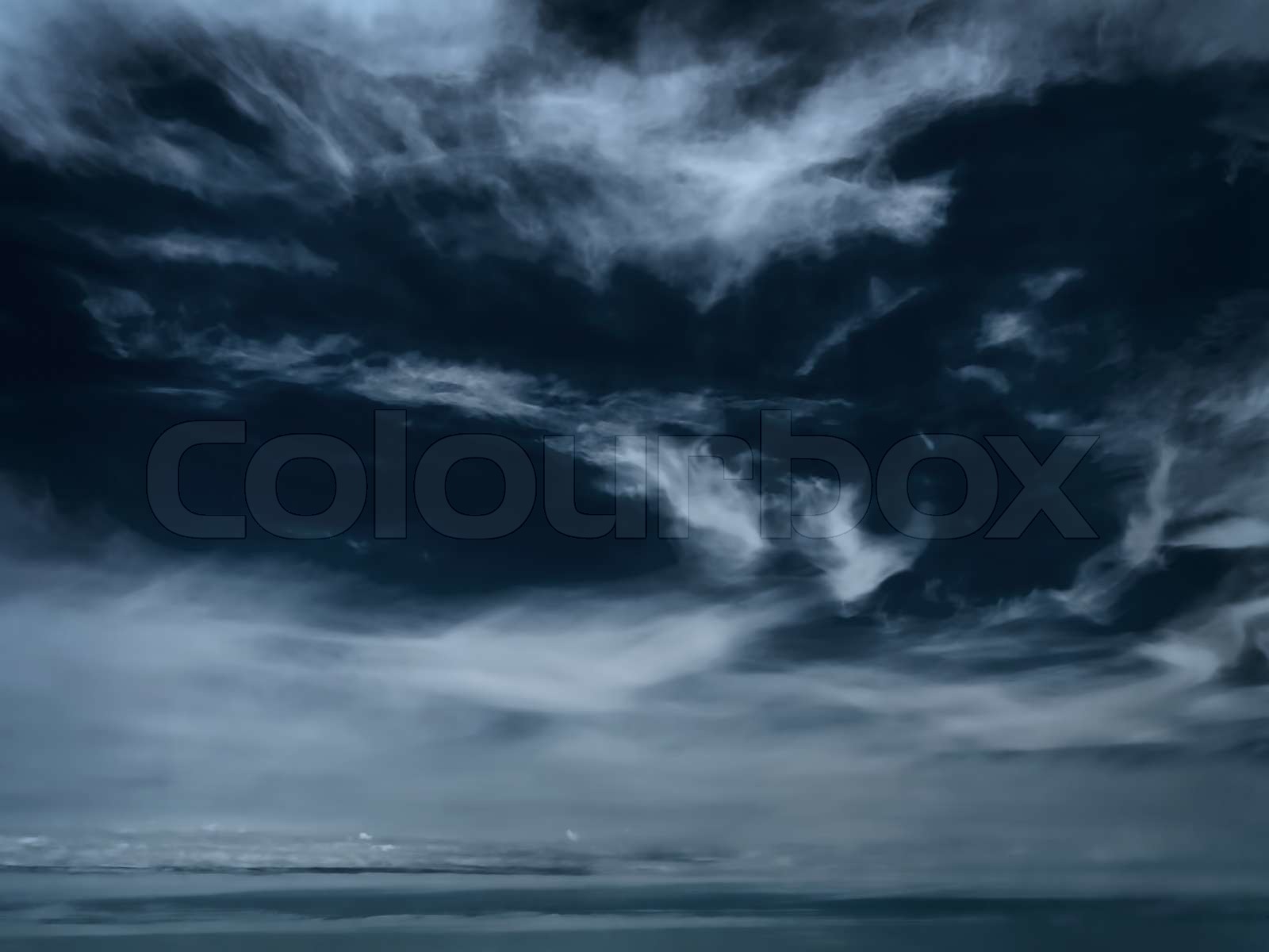 overskyet stormfulde himmel over havet om vinteren | Stock foto | Colourbox