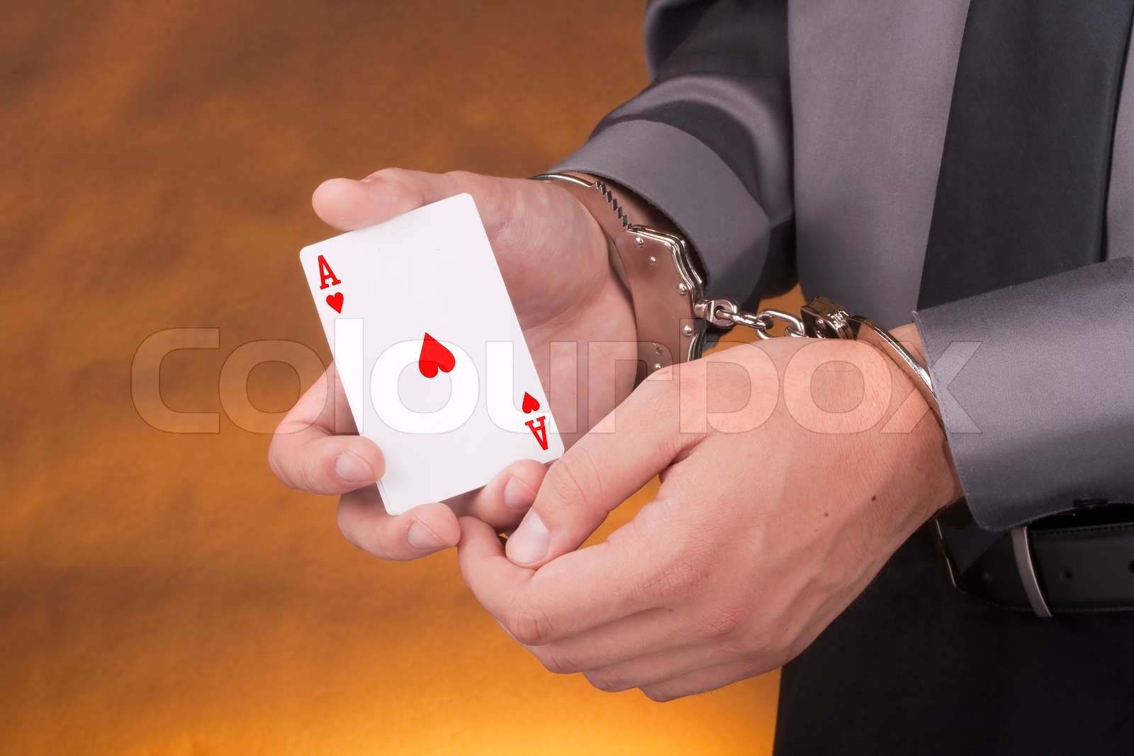 Arrest card sharper, her hands handcuffed in one of the hands of an ace ...