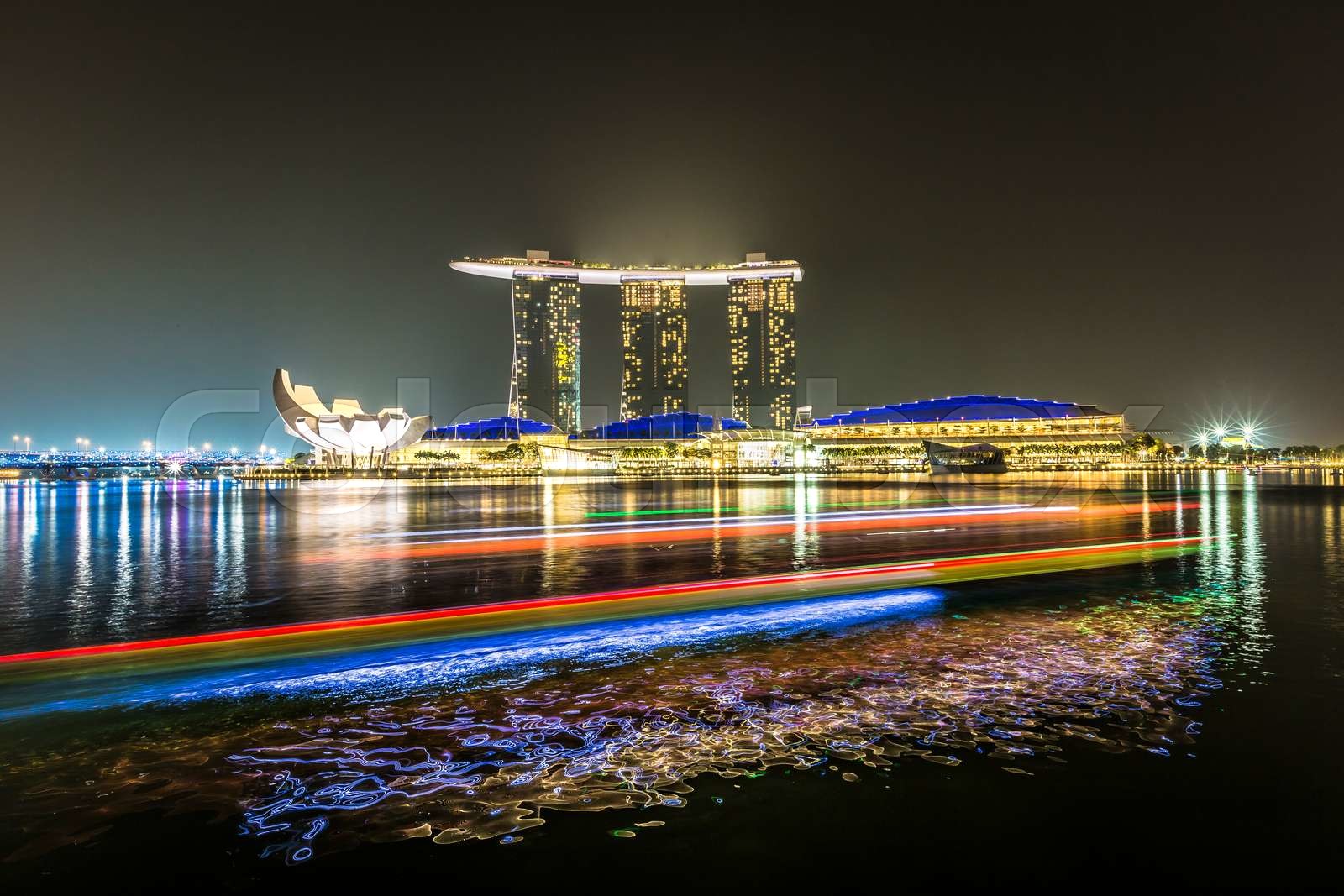 MARINA BAY SANDS, SINGAPORE NOVEMBER 05, 2015: Marina Bay waterfront ...