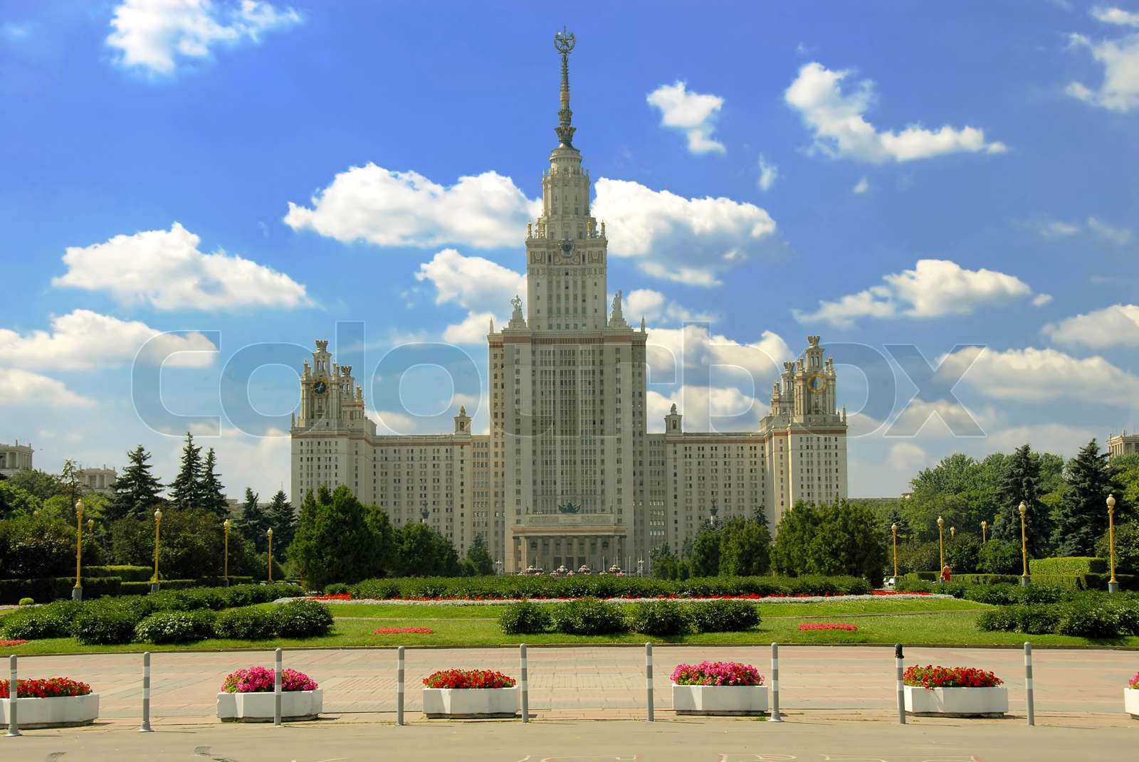 Gebäude der Moskauer Staatlichen Universität Lomonosov in Russland ...