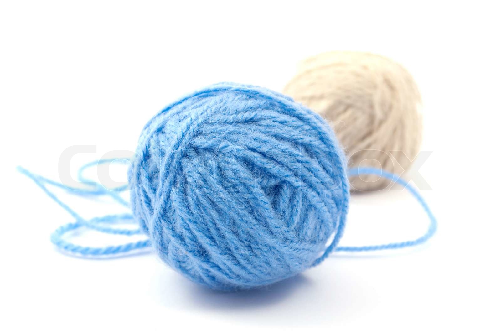 Wollknäuel auf weißem Hintergrund | Stock Bild | Colourbox
