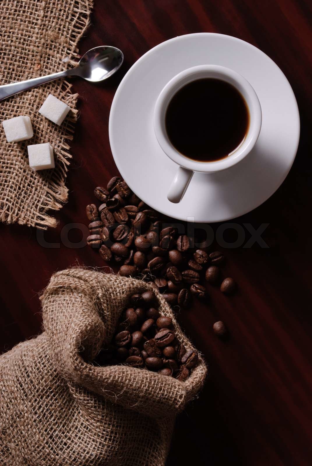 Kaffe stadig liv med kop , kaffe bønner i pose og sukker | Stock foto ...