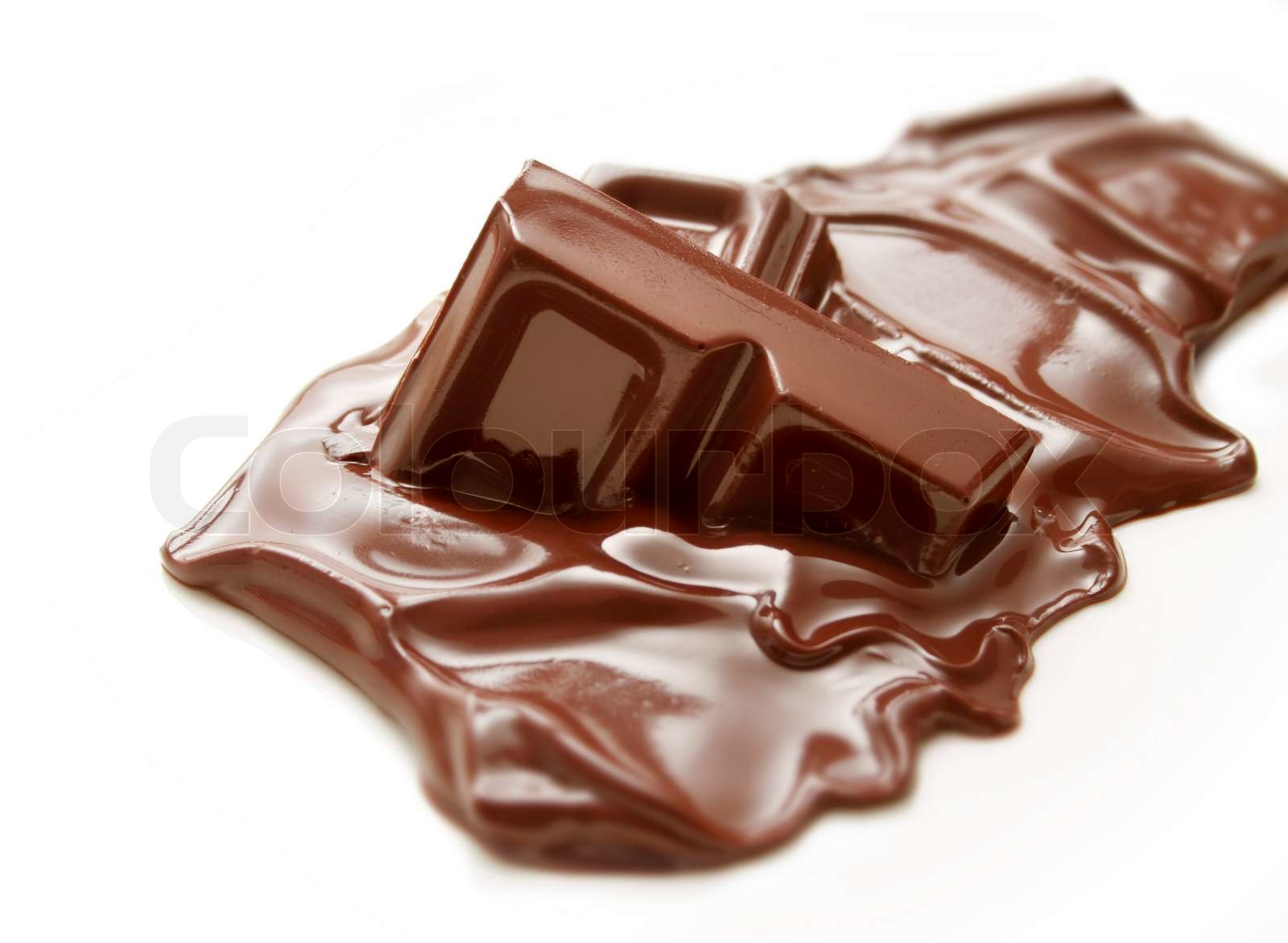 Smeltning stykke mørk chokolade bar på hvid baggrund | Stock foto ...