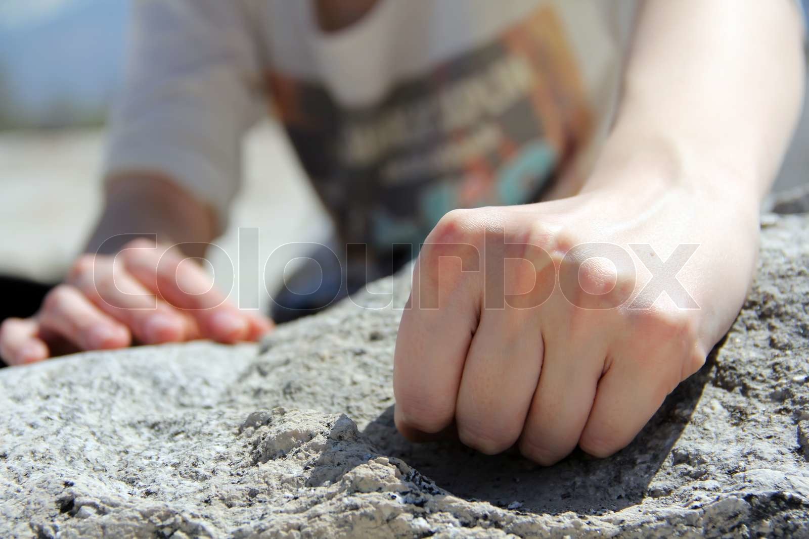 hånd knytnæve i fokus | Stock foto | Colourbox