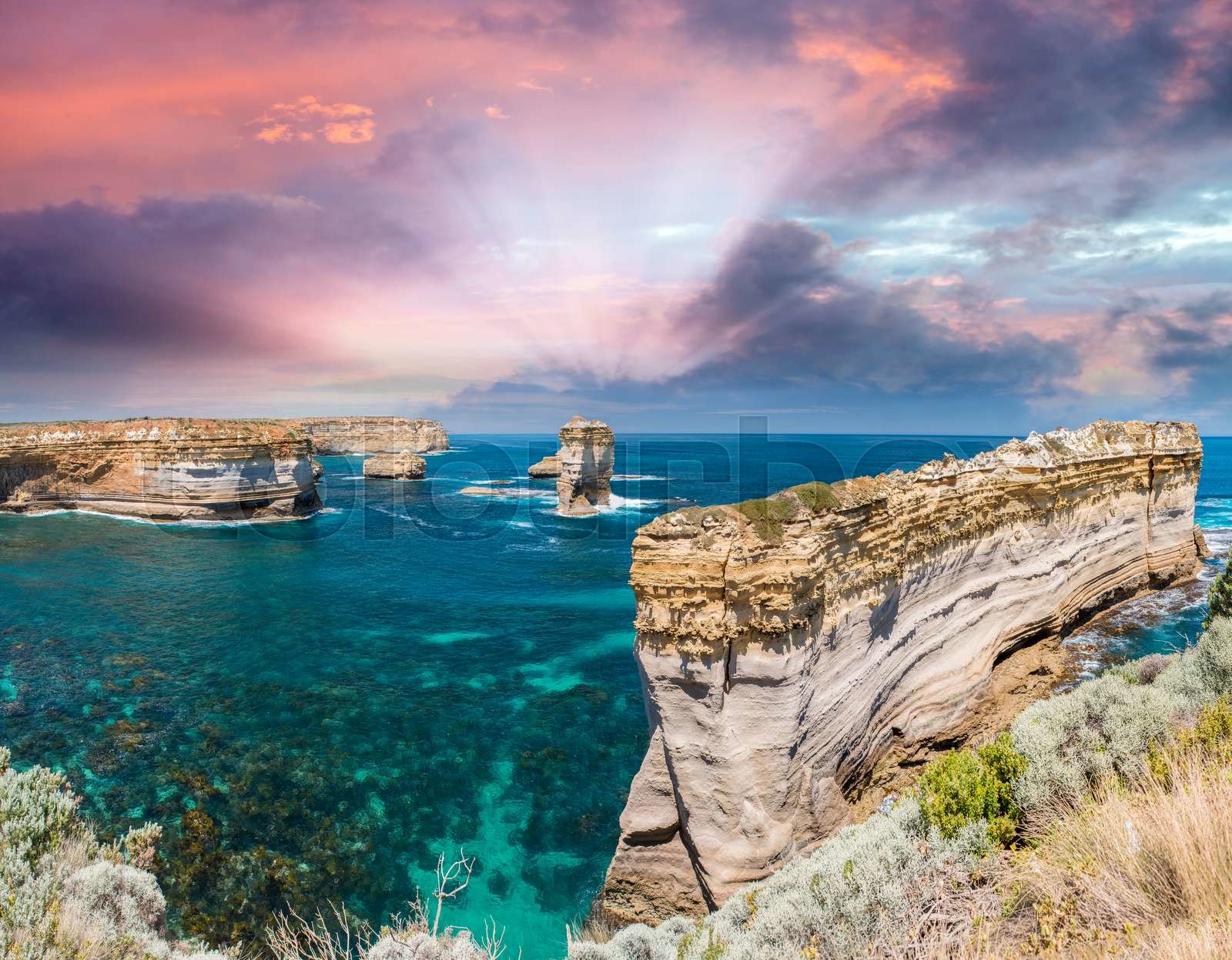 Magnificent coastal view along Razorback viewpoint - Great Ocean Road ...