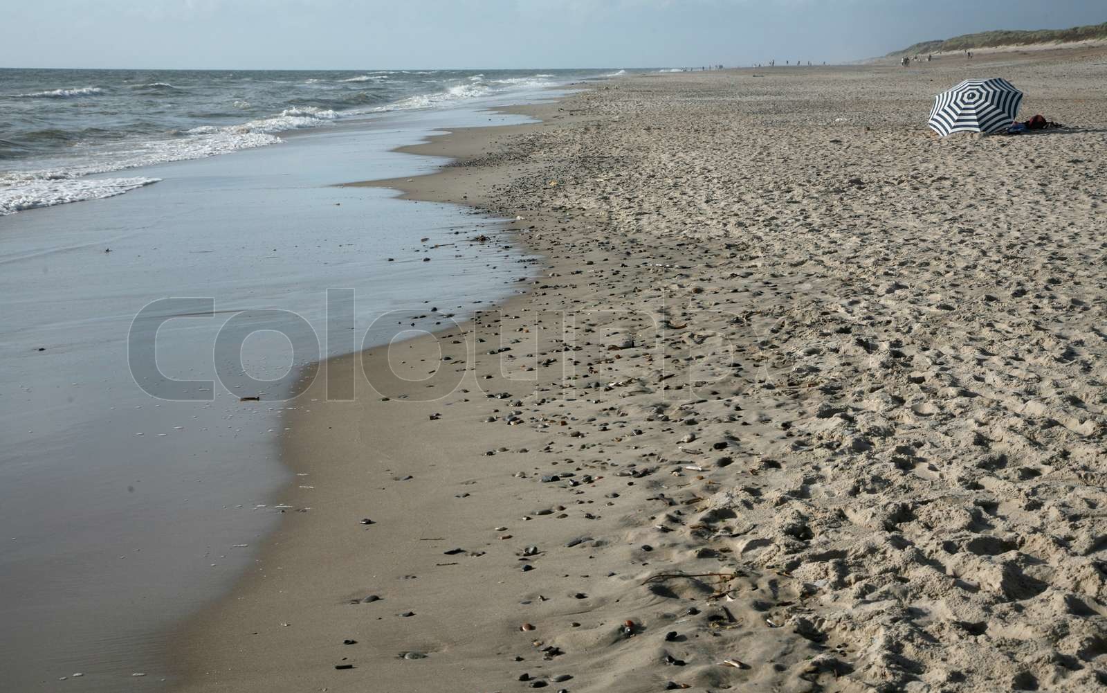 en solrig sommerdag på stranden i Danmark | Stock foto | Colourbox