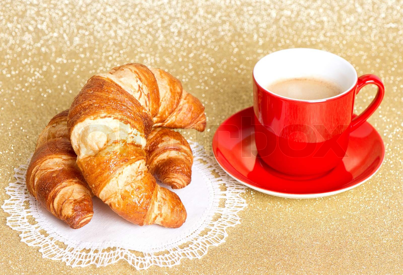 Tasse Kaffee mit Gipfeli | Stock Bild | Colourbox