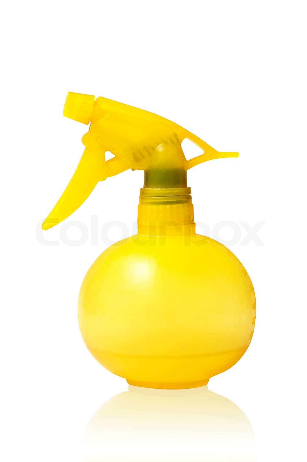 Gul spray flaske med lidt vand / opvaskemiddel i den. | Stock foto ...