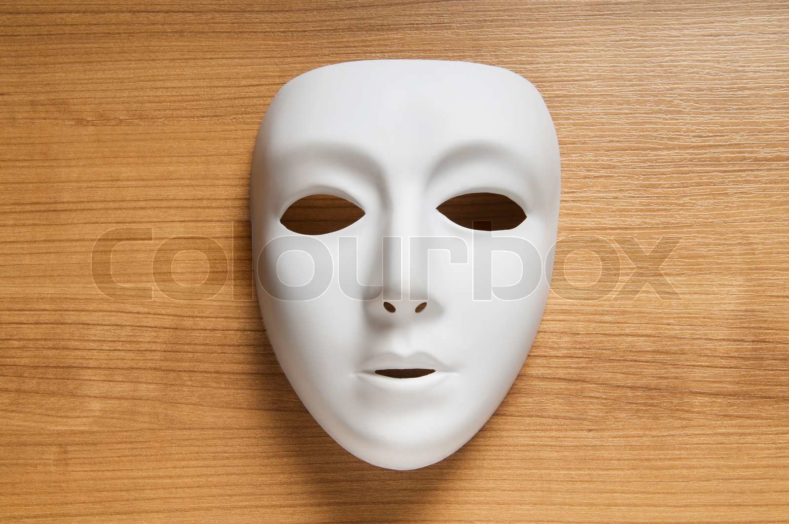 Theater-Konzept mit den weißen Kunststoff- Masken | Stock Bild | Colourbox