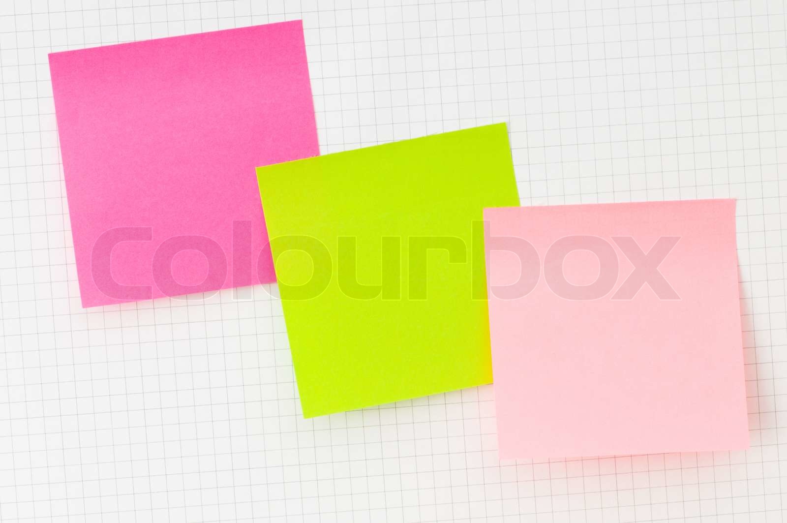 Notizen auf dem weißen Bord isoliert | Stock Bild | Colourbox