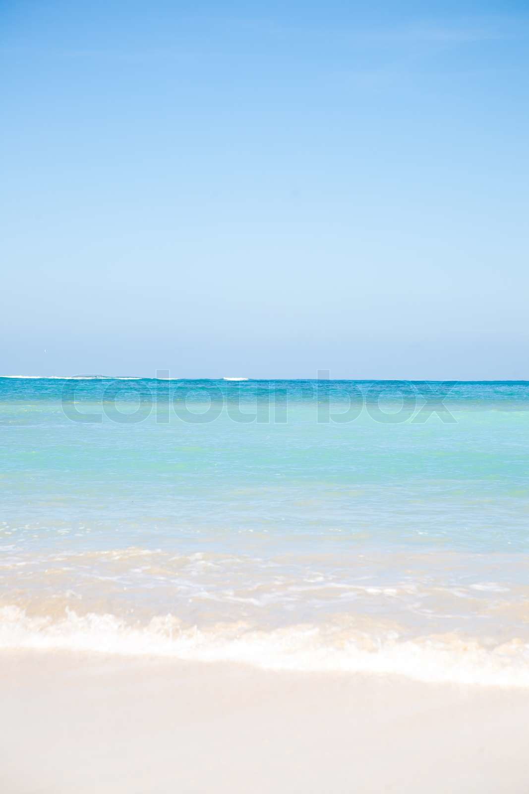 Sommer strand baggrund med rent sand og blå himmel | Stock foto | Colourbox