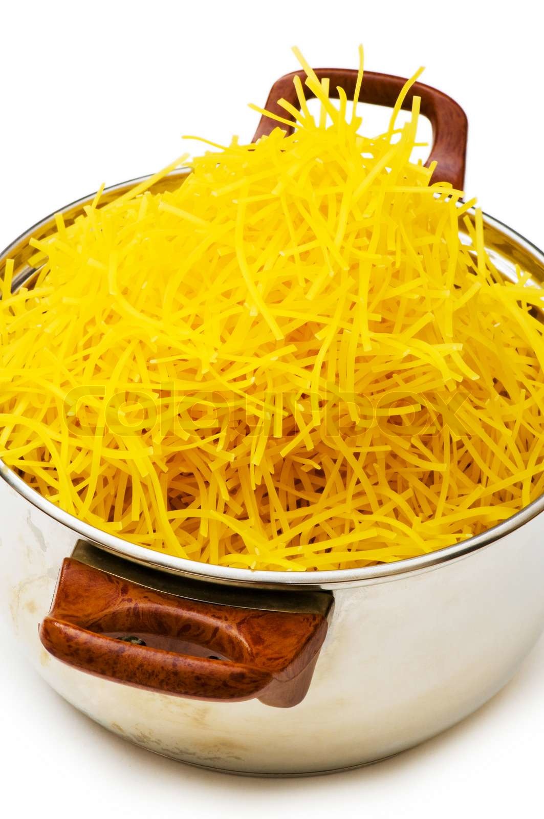 Spaghetti Topf auf dem weißen Hintergrund isoliert | Stock Bild | Colourbox