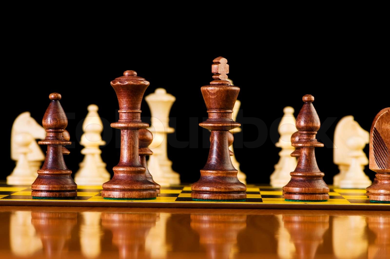 Schach-Konzept mit Figuren auf dem Brett | Stock Bild | Colourbox