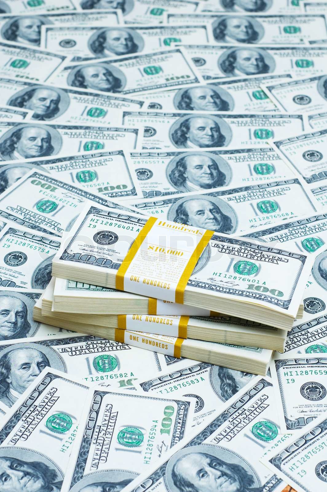 Stapel von Dollar auf Geld Hintergrund | Stock Bild | Colourbox