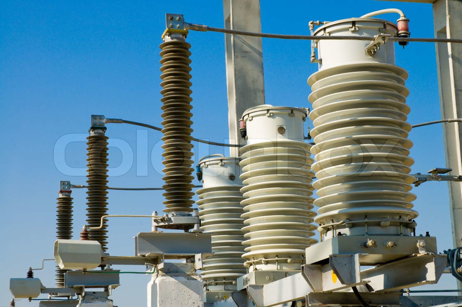 Trennschalter auf Hochspannungs- Umspannwerk | Stock Bild | Colourbox