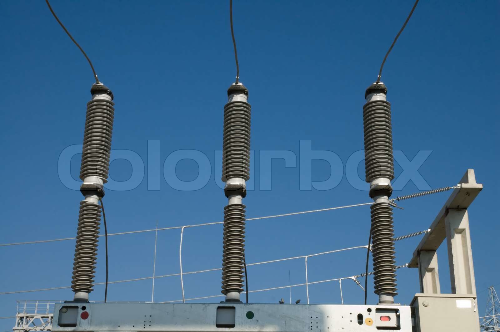 Trennschalter auf Hochspannungs- Umspannwerk | Stock Bild | Colourbox