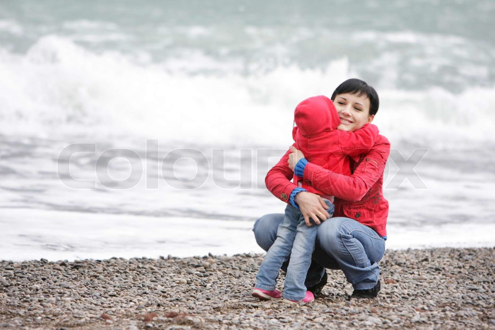 kærlig mor og barn på strand | Stock foto | Colourbox