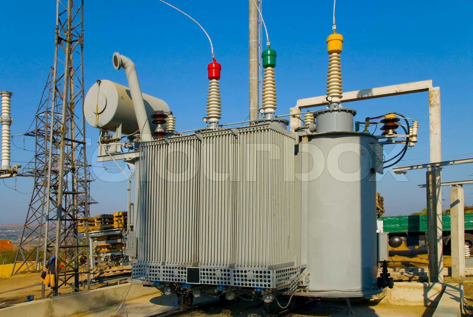 transformer på høj spænding transformerstation | Stock foto | Colourbox