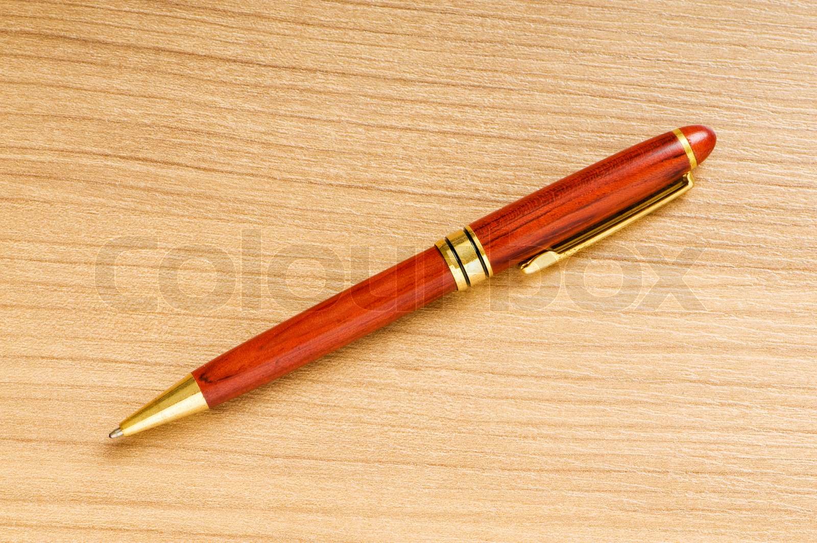 Schreiben Silber Stift auf dem Holzuntergrund | Stock Bild | Colourbox