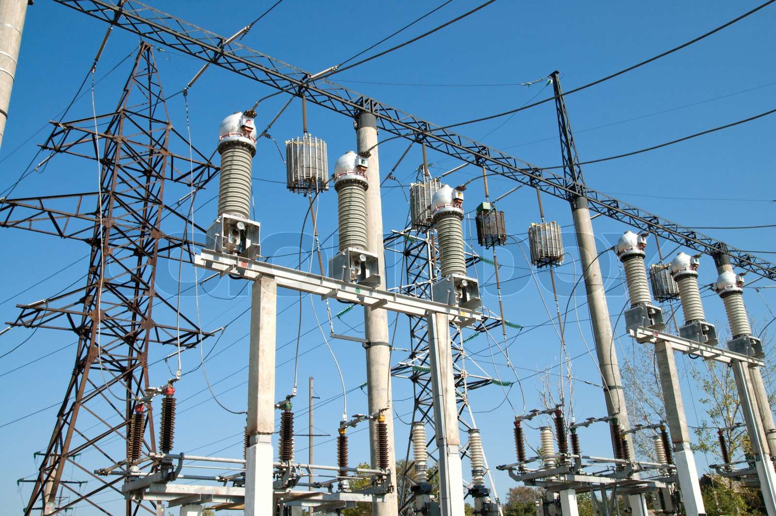 Schalter in Hochspannungs- Umspannwerk auf 110 000 Volt | Stock Bild | Colourbox