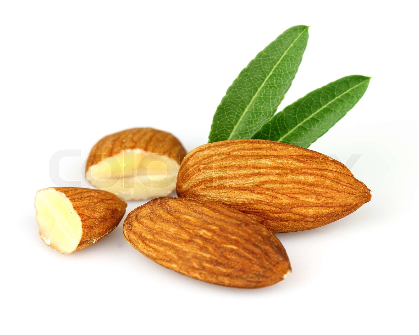 Mandeln Kernel mit Blättern | Stock Bild | Colourbox