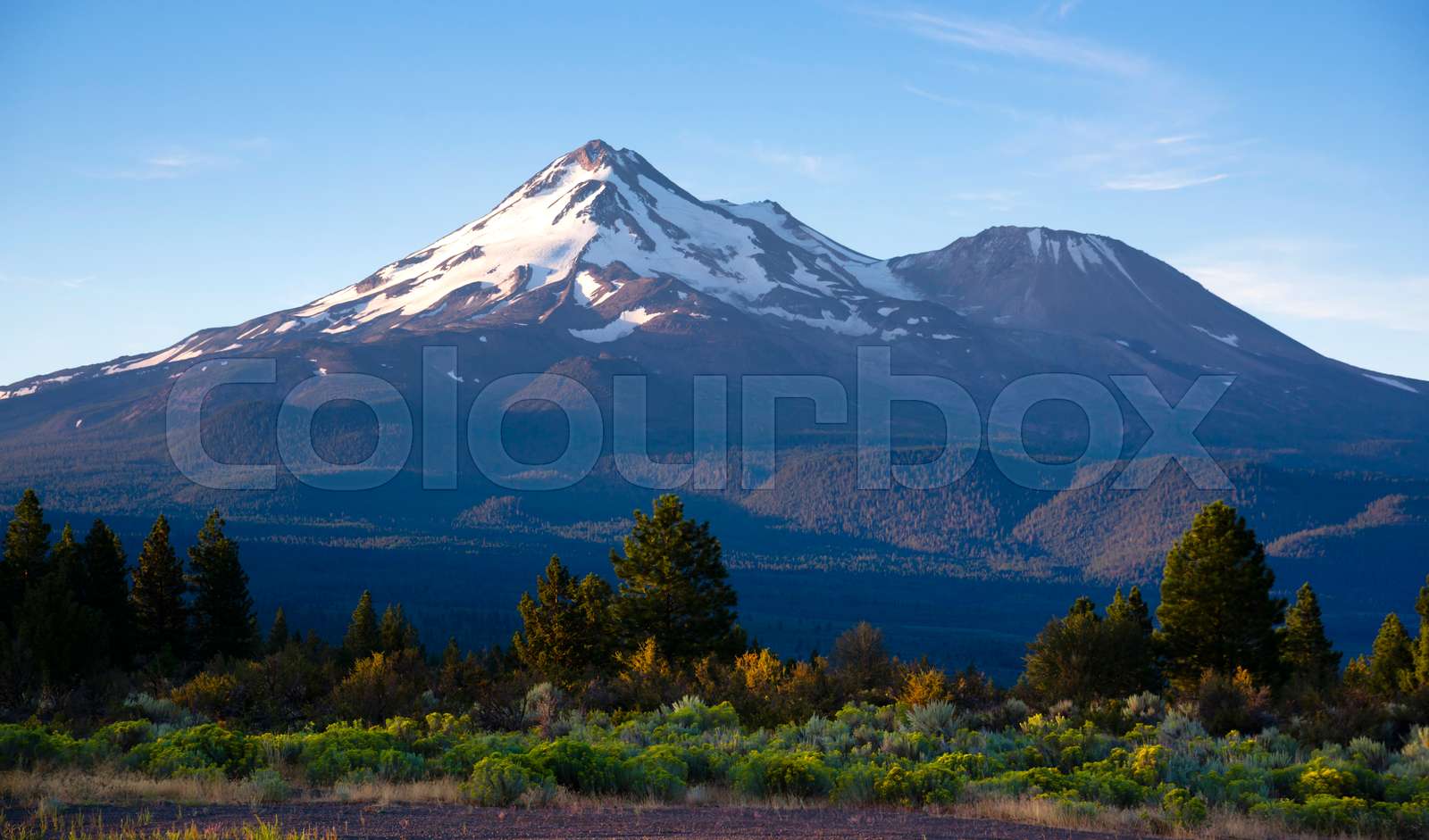 Dramatic Sunrise Light Hits Mount Shasta Cascade Range California ...