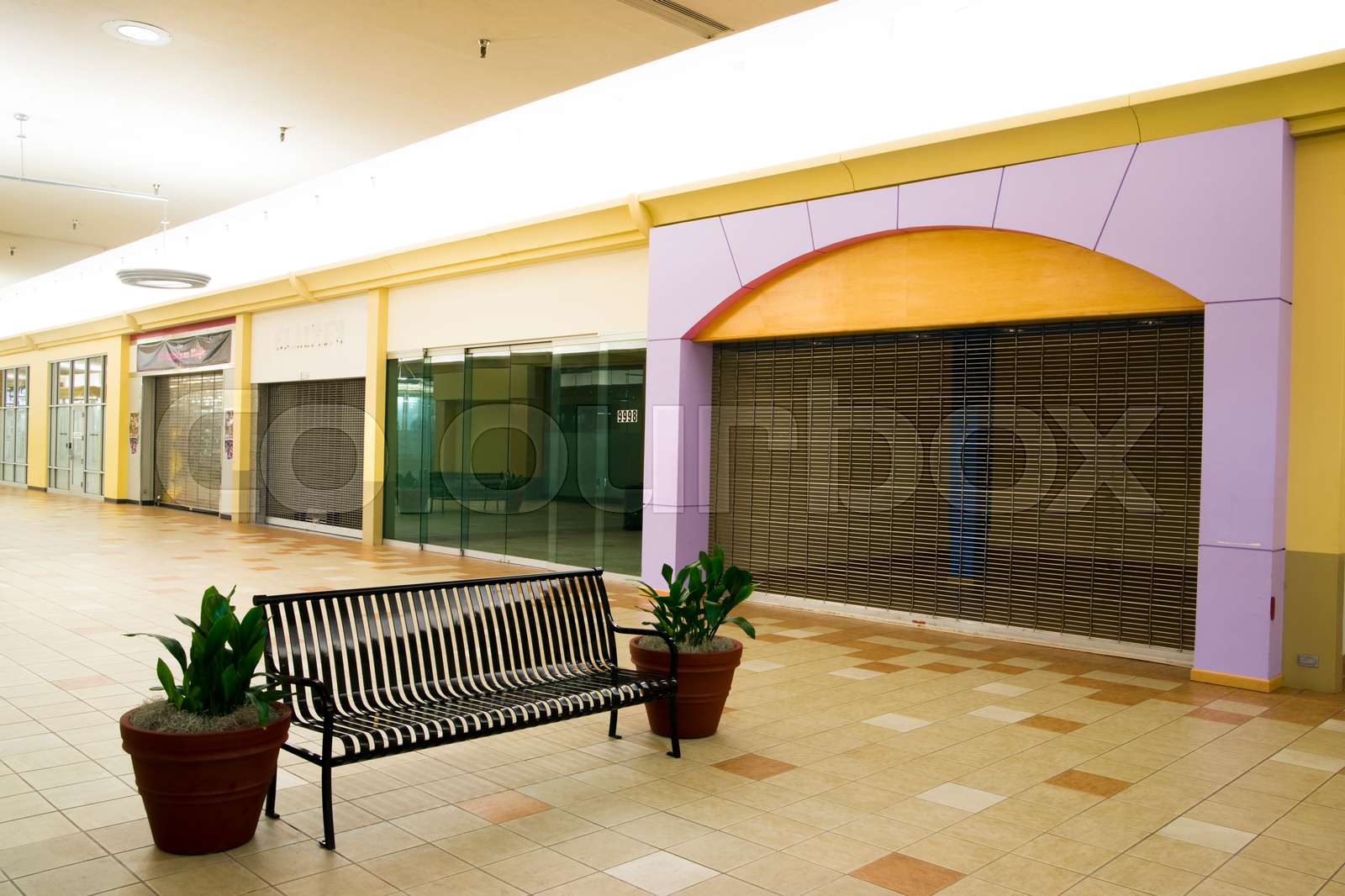 Retail Wasteland Empty Strip Mall Vacant Space Real Estate Recession ...