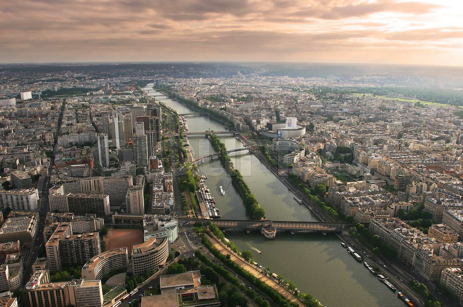 Luftfoto syn på Paris og Seinen set fra Eiffeltårnet | Stock foto ...