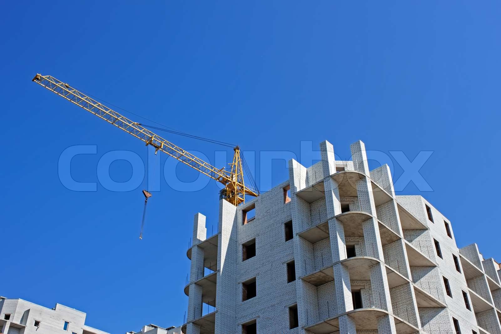 Bau -Kran für den Bau von Wohnhaus | Stock Bild | Colourbox