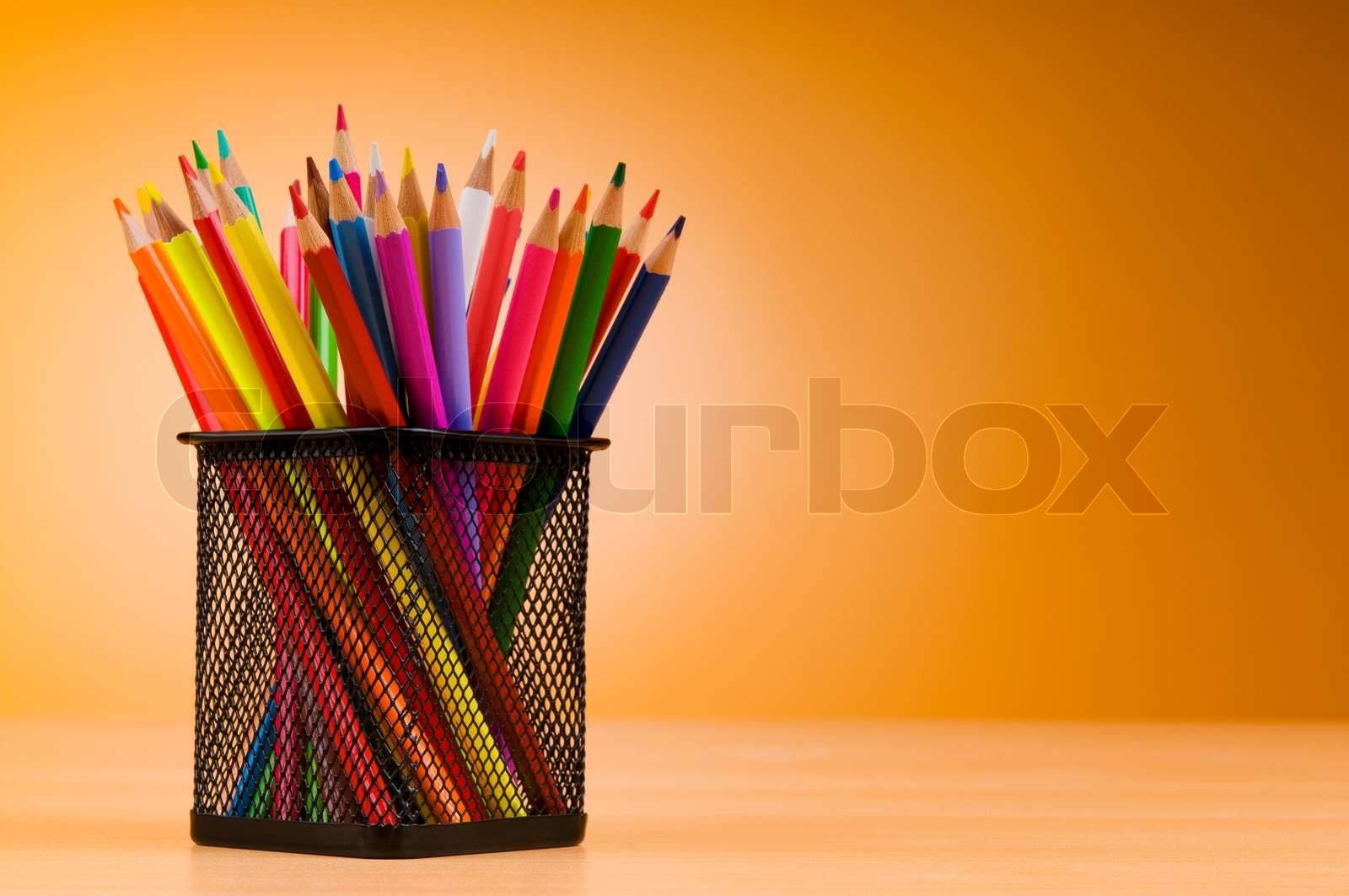 Tilbage til skolen koncept med farverige blyanter | Stock foto | Colourbox