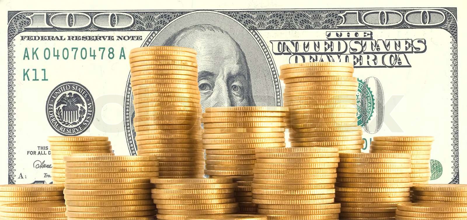 Viele Münzen in der Spalte auf weiß isoliert | Stock Bild | Colourbox